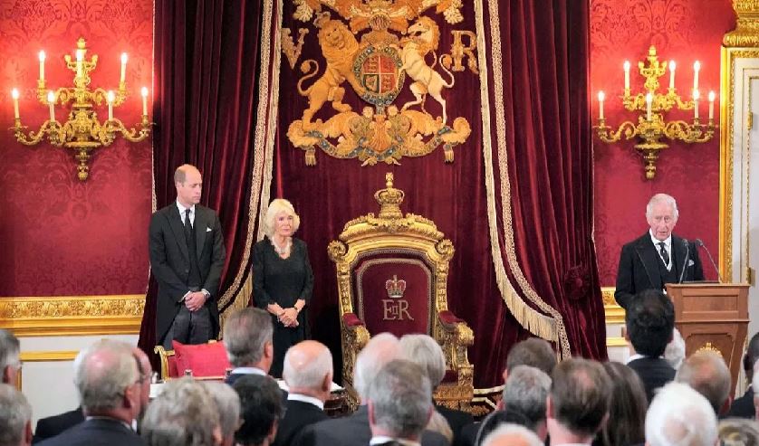 700 वर्ष पुराने सिंहासन पर बैठाकर होगा ब्रिटेन के नए महाराजा प्रिंस ...